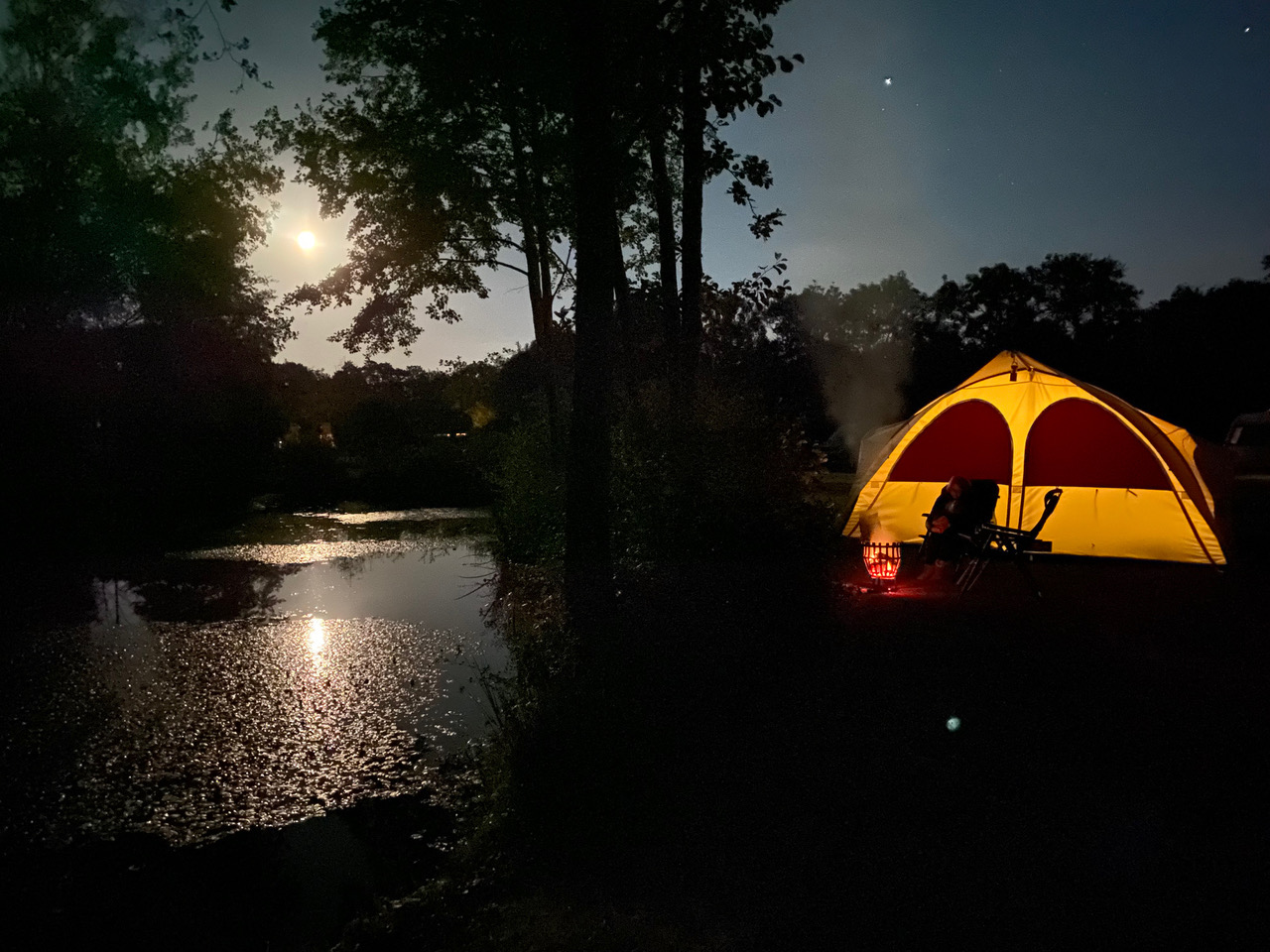 RIVERSIDE LAKES Camping, Caravans And Glamping Campsite